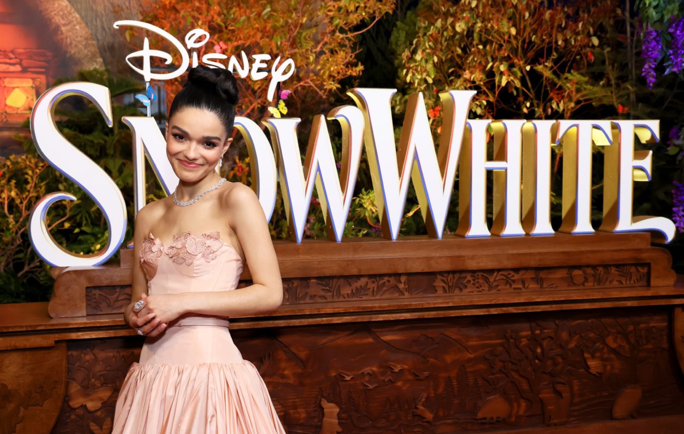 Rachel Zegler ganha coach após polêmica com Trump